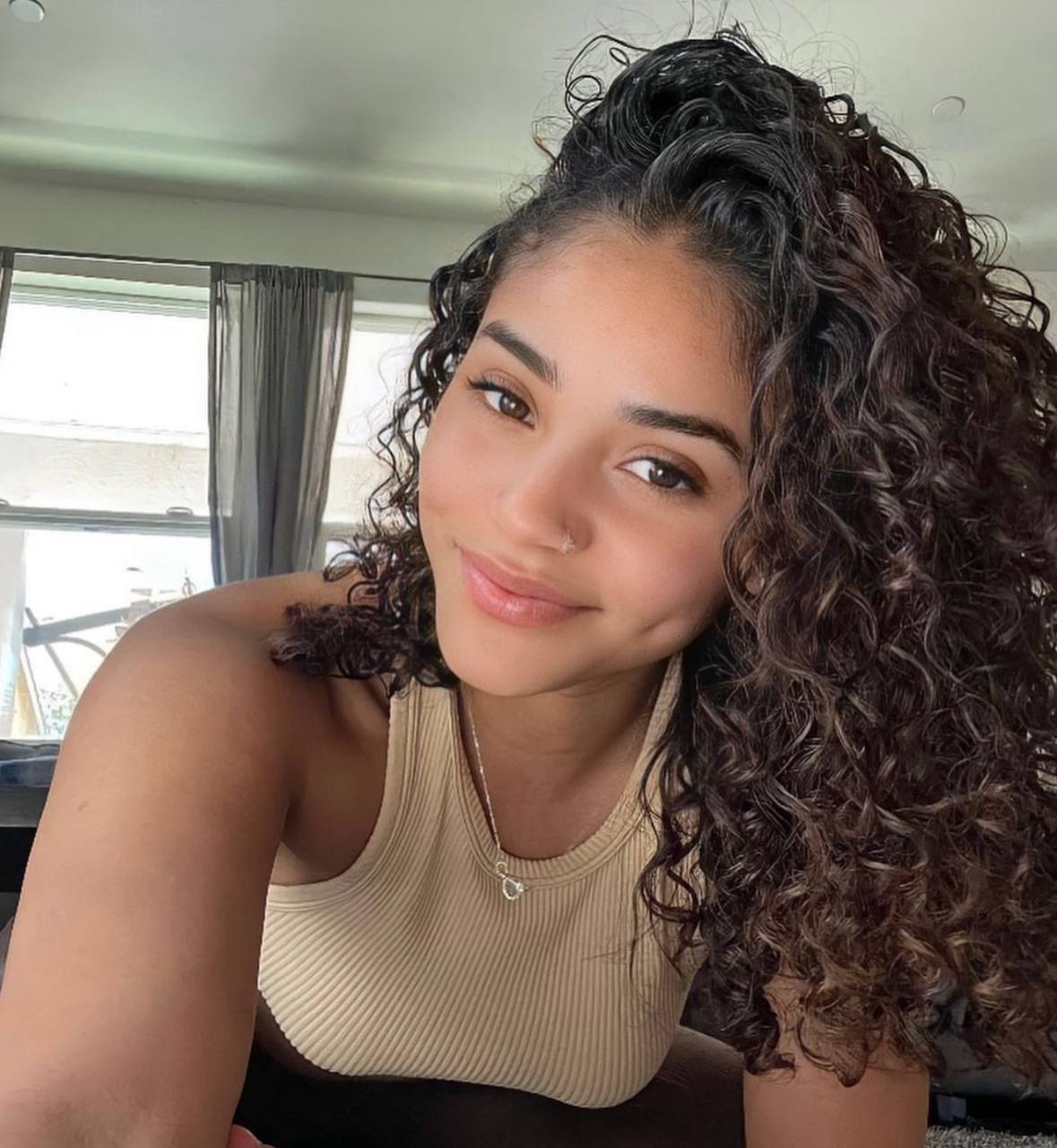 Colombian Single Women Profiles 2025: Find Colombian Girl For Dating